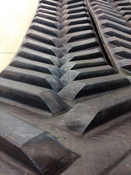 Rubber Tracks & D&S Tires Sales Inc. & West Point, NE & Richmond, IN ...